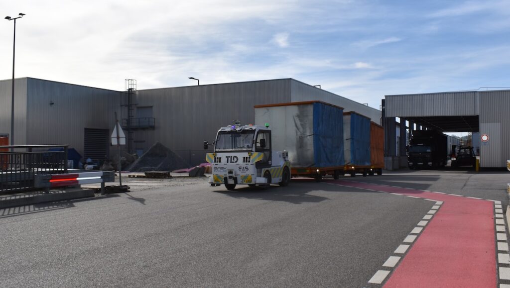 TractEasy, nouveau tracteur de parc électrique autonome - LE ...